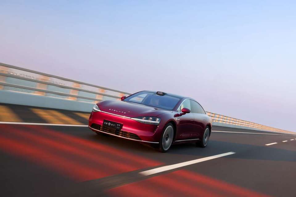 特斯拉FSD对比享界S9 ADS 3.0，谁是更可信赖“专职司机”？_腾讯新闻