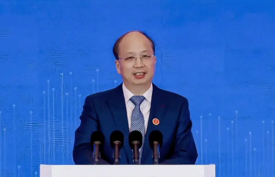 “IPO之王”易会满：任期内发行1908家IPO 募资2.22万亿_腾讯新闻