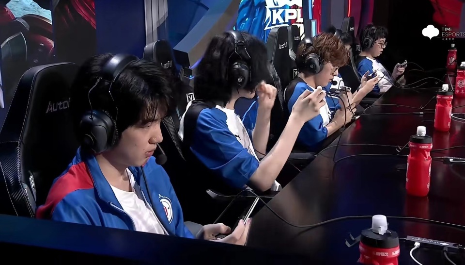 WB3-2险胜LGD，顺利打入S组！暖阳2连MVP，AG想进S组更难了_腾讯新闻