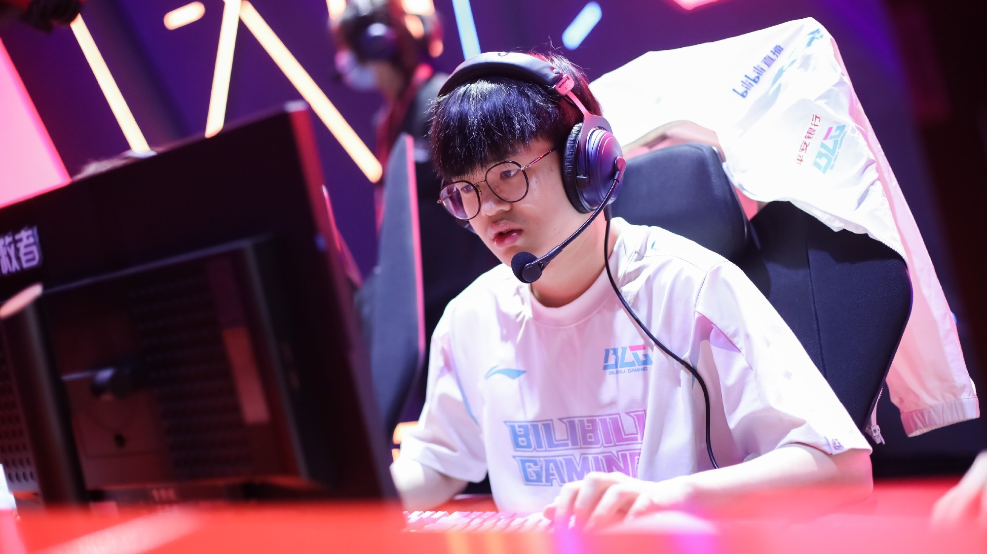 4大圈内人公开力挺Xun！BLG官博：接受批评，但不接受人身攻击