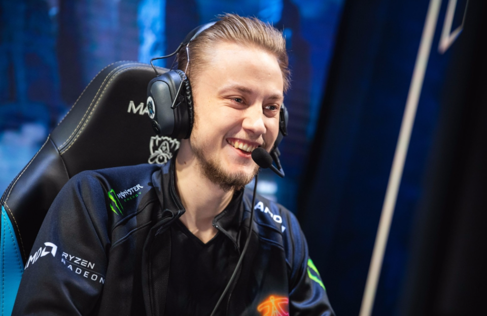 欧成真来了！T1发布官宣：Rekkles正式加入，担任2队辅助_腾讯新闻