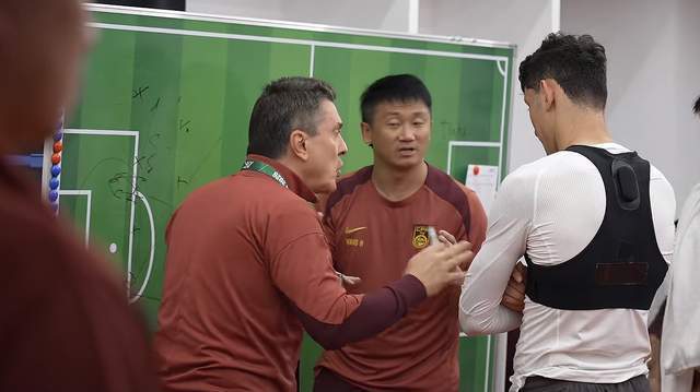 CCTV5直播，王钰栋单挑澳大利亚防线，U23国足拿1分即可，后卫3选2_腾讯新闻