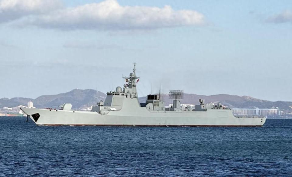 052D一举突破30艘，造船厂里还有更多，中美差距正在急剧缩小_腾讯新闻