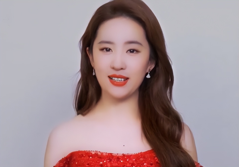 漫画腿、排骨胸看腻了！这7位“珠圆玉润”的女星才是人间绝色 -6parkbbs.com