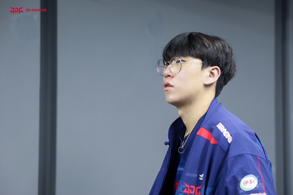 LPL真的要凉凉了？H4cker爆料：台下10个观众，还有工作人员冒充_腾讯新闻