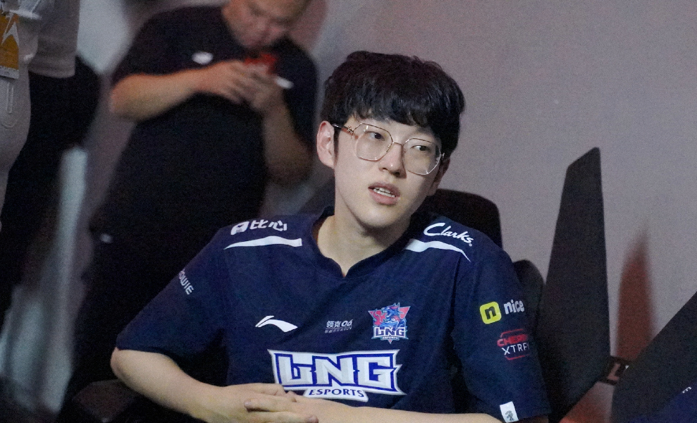 LNG让一追三击败BLG！Mlxg：Uzi可能更想打Elk_腾讯新闻