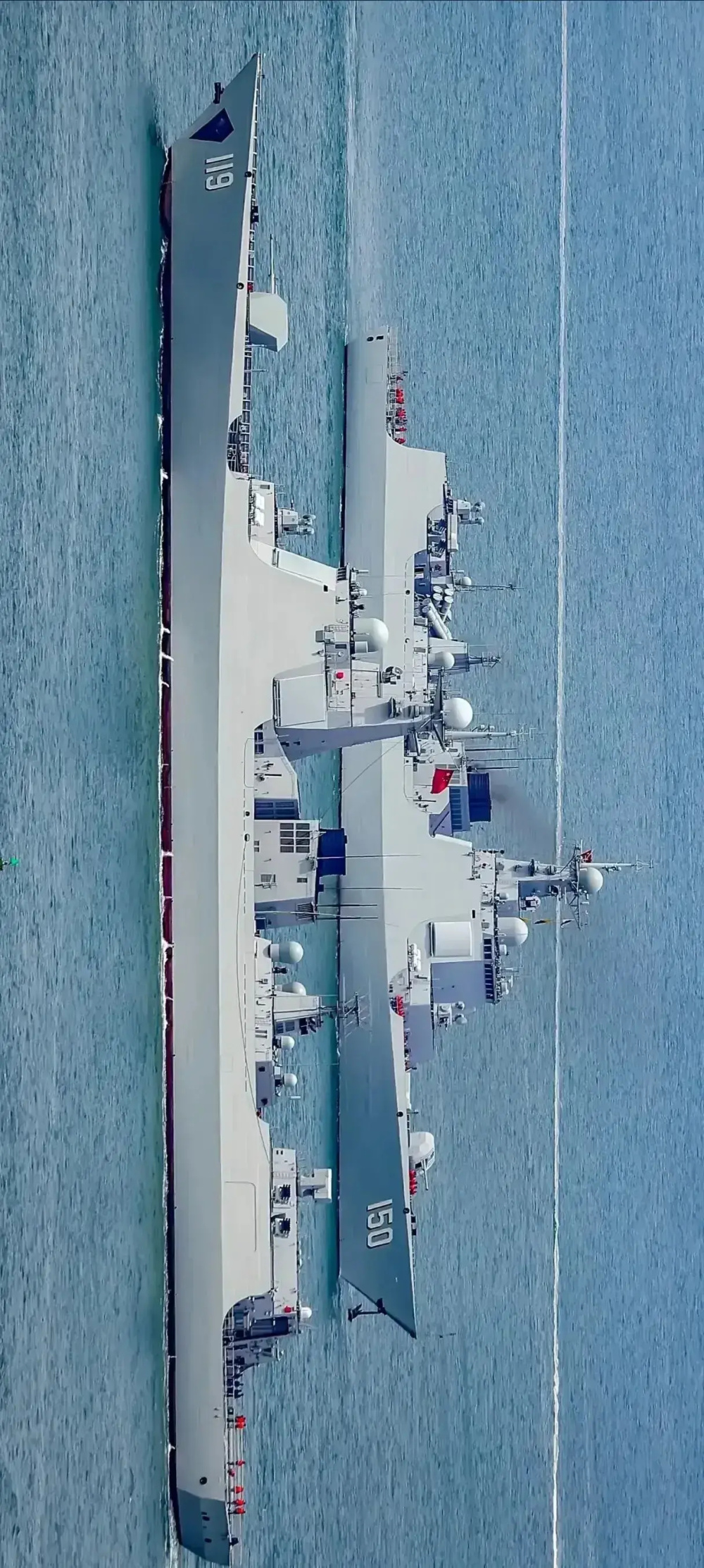 052C和052D驱逐舰有何不同？放一起比才明白，区别不在于尺寸_腾讯新闻