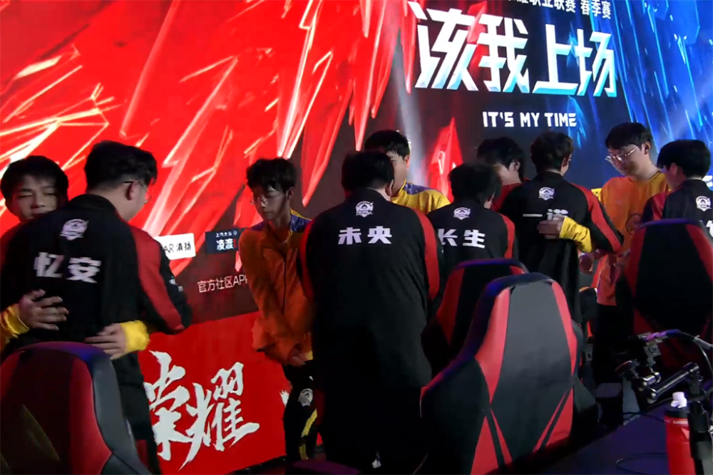 Hero轻松零封AG，终结对手四连胜，暂时来到A组头名，无畏两连MVP_腾讯新闻