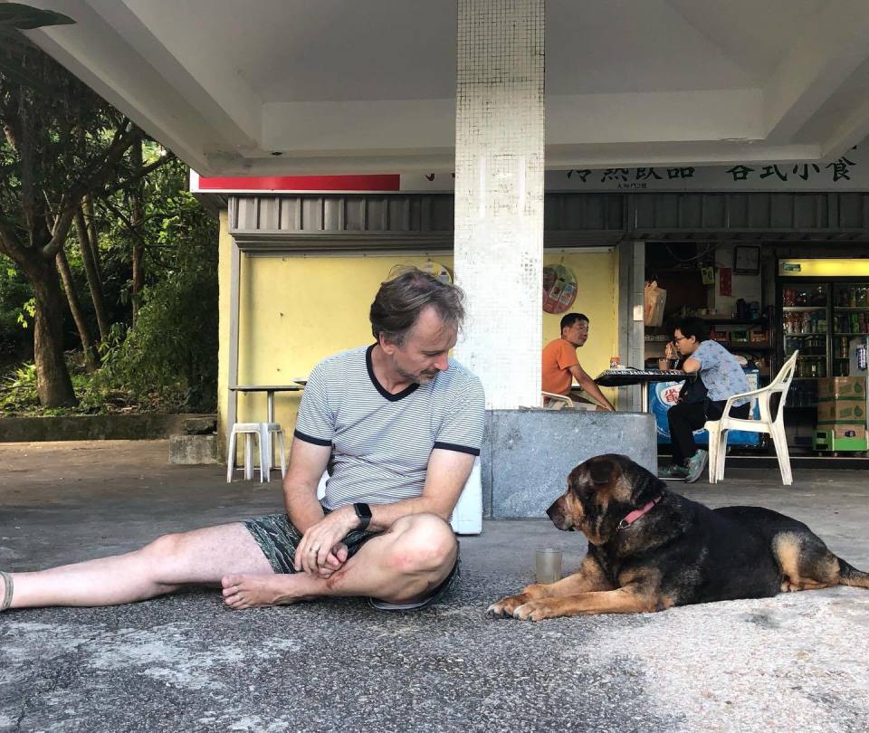 TVB御用老外河国荣烧炭自杀，最后露面曝光，任达华等人悼念_腾讯新闻