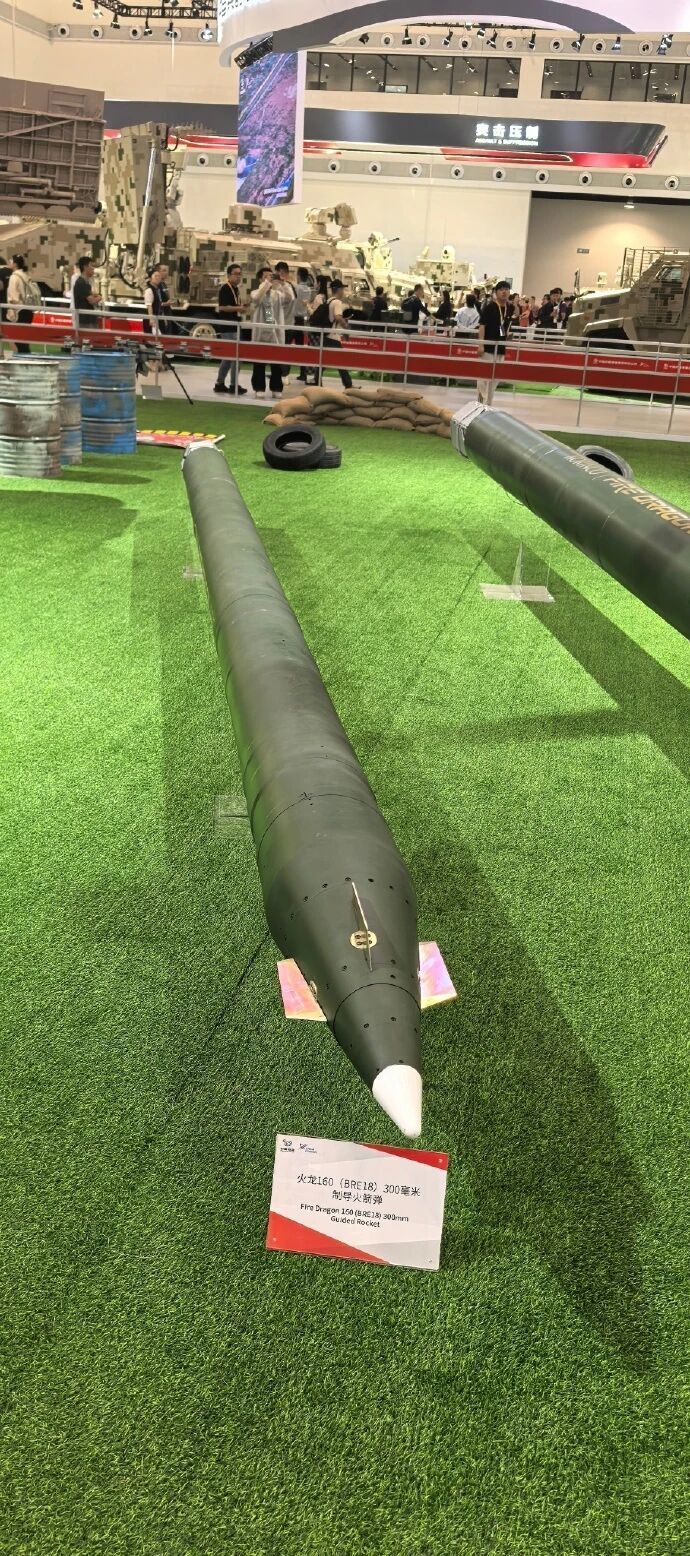 新型空降战车家族首次参加阅兵，PHL-191展示近程弹道导弹_腾讯新闻
