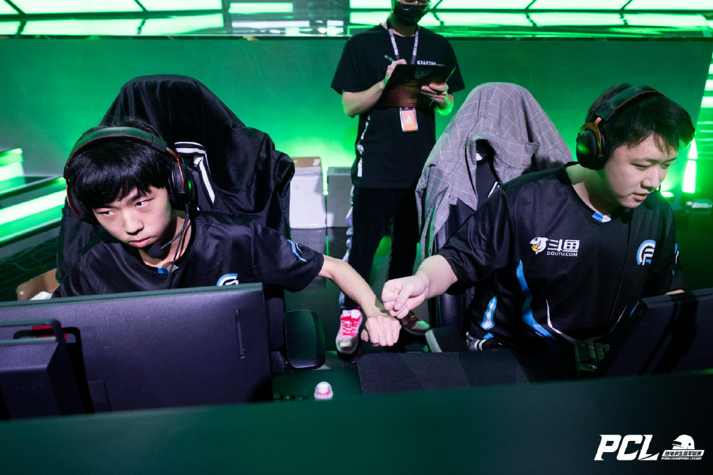 4AM小海112包揽战神榜前二，楠哥新战队亮相，PeRo再次试训新人