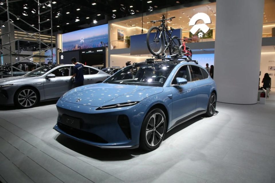 看了极氪007 GT，更觉得蔚来ET5T该慌了！_腾讯新闻