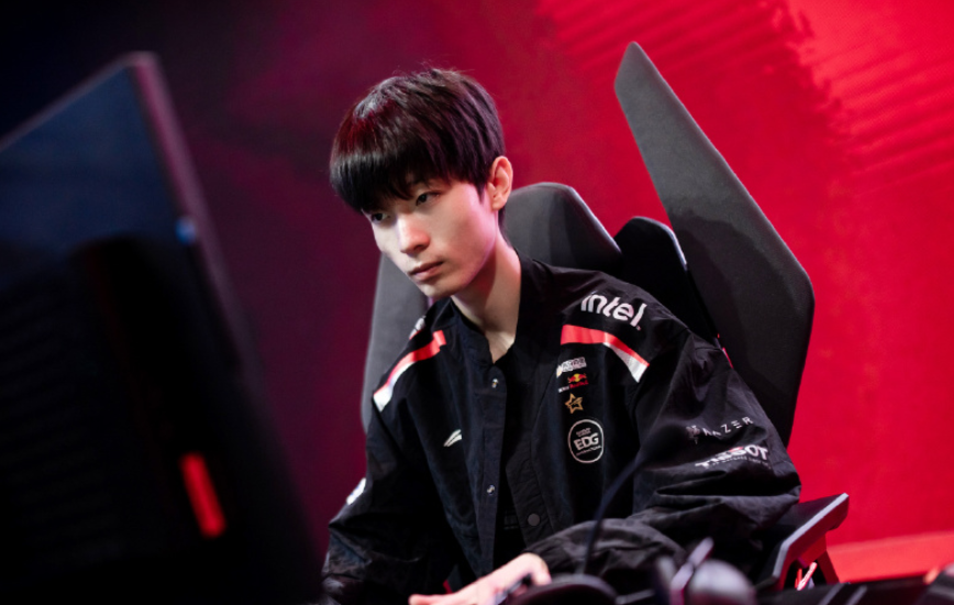 EDG3-1击败OMG！下路巨大优势，Ale赛恩完美大招