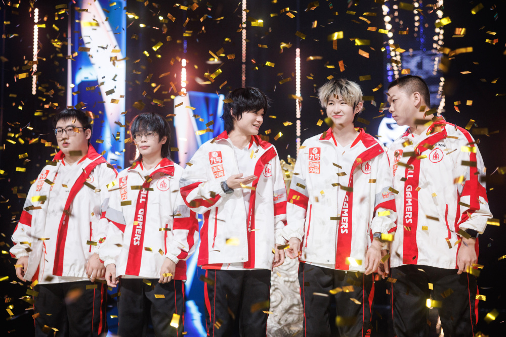 KPL战队最新名单：AG整整齐齐，清清小胖狼队争首发，无畏首发JDG又是陪衬！_腾讯新闻