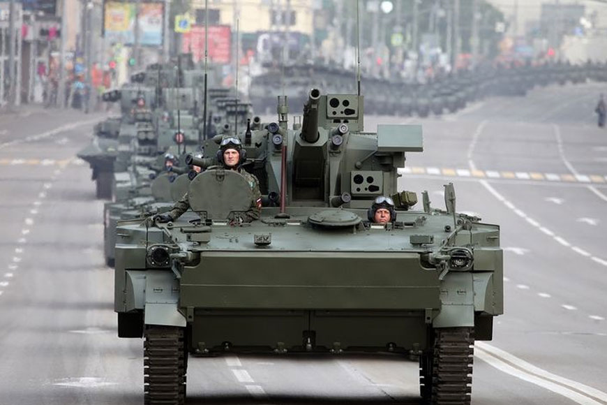 俄式低空铁盾：2S38型57毫米大口径防空炮，光电锁定比雷达更强？_腾讯新闻