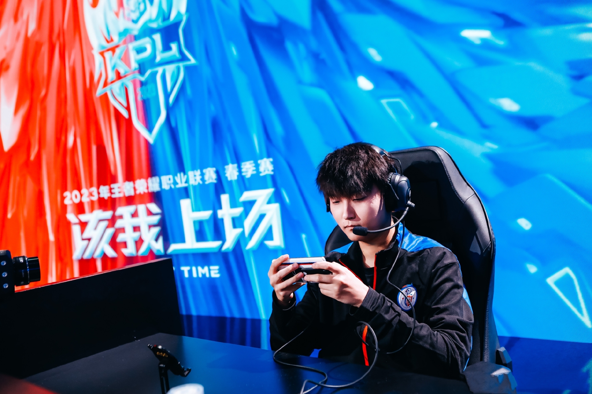 猫神时隔308天重返赛场，助LGD3比1战胜VG，辅助轮换初见效