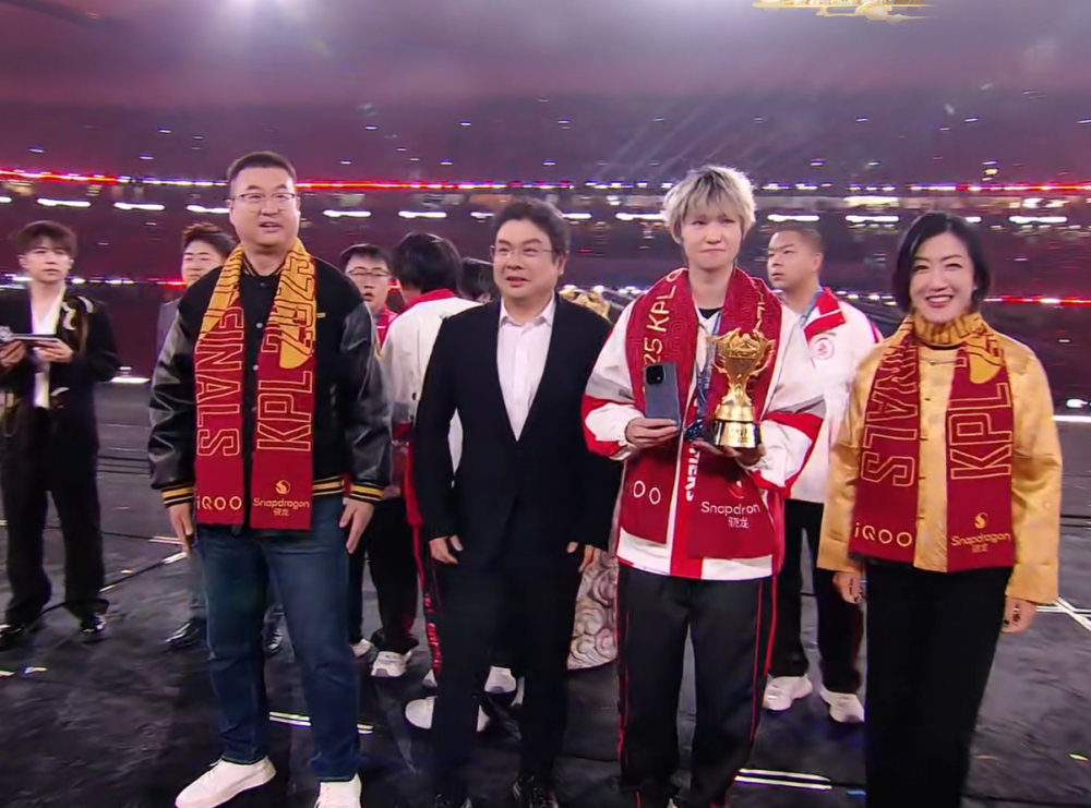 八冠王诞生，AG鸟巢夺冠，一诺斩获FMVP，戈娅皮肤预定_腾讯新闻