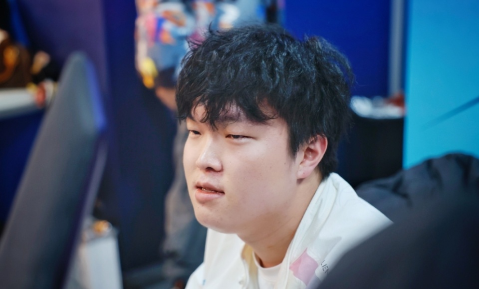 Rookie独木难支！NIP惨遭BLG横扫，下路直接被打穿_腾讯新闻