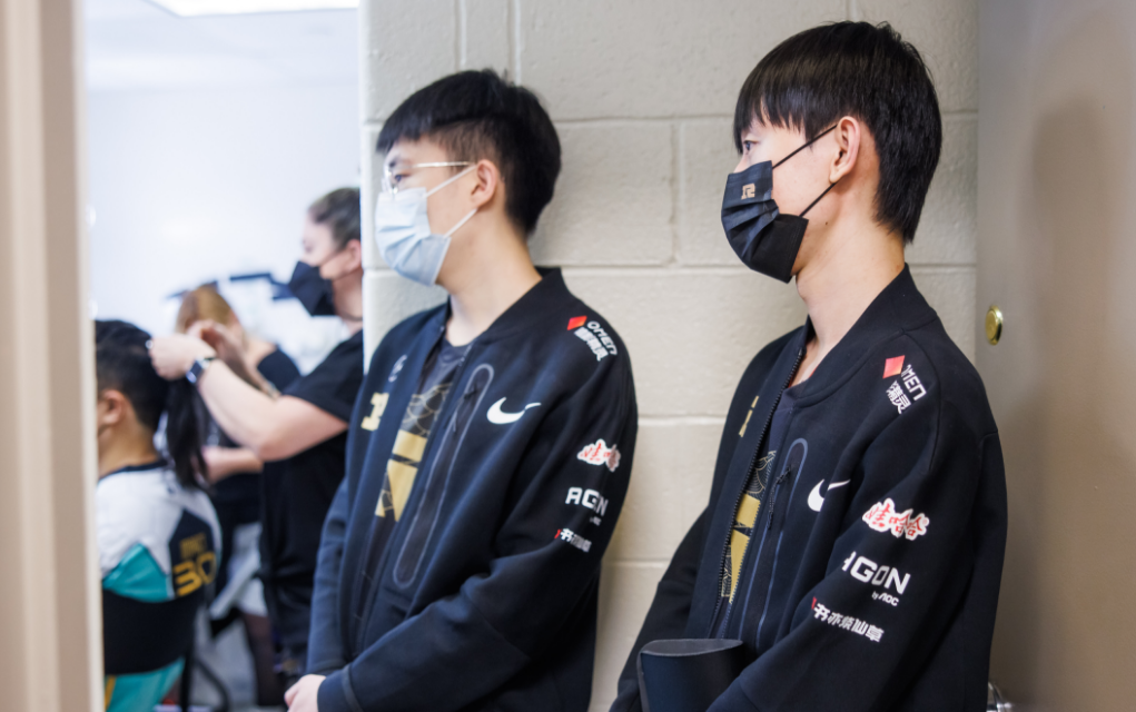 Gala与RNG续约，多位LPL爆料人发声，Doinb面临艰难抉择