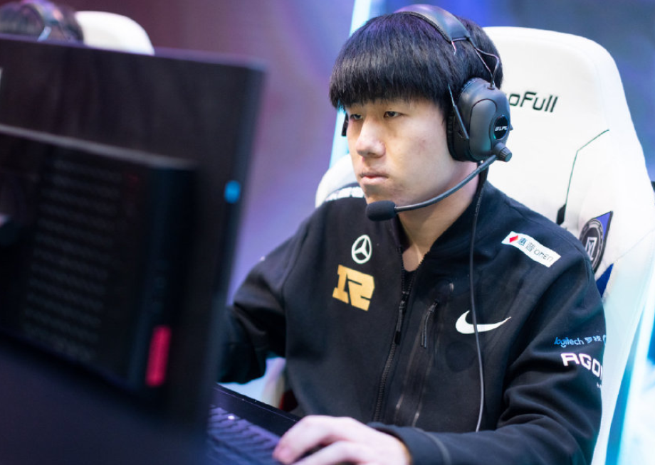 RNG2-0击败OMG！wei节奏起飞，breathe偷家成功