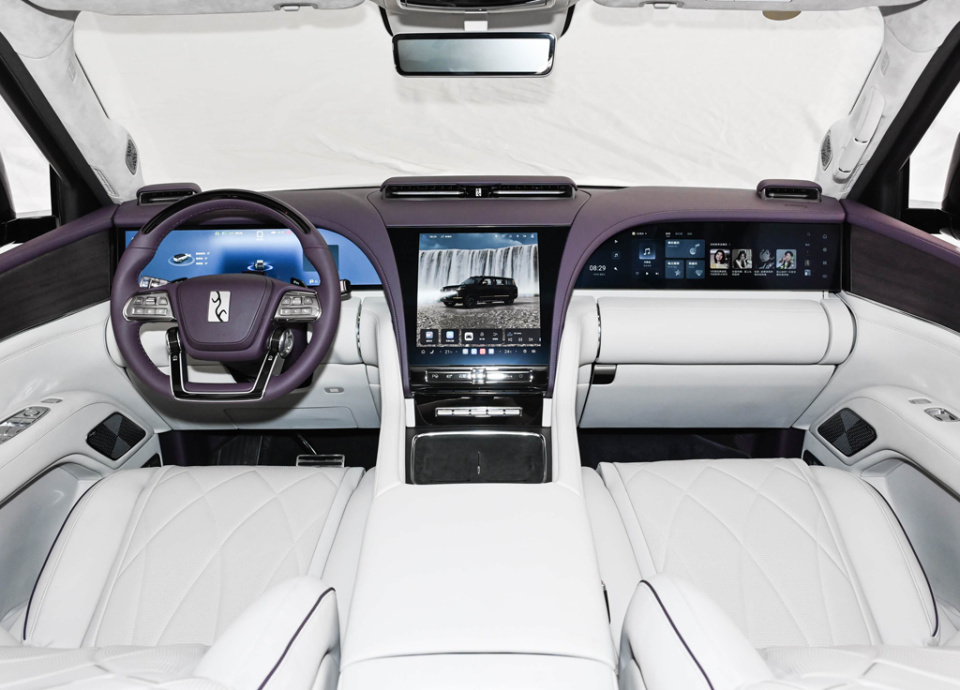 仰望U8L鼎世版上市 黄金车标/轴距加长200mm 售价128万起_腾讯新闻