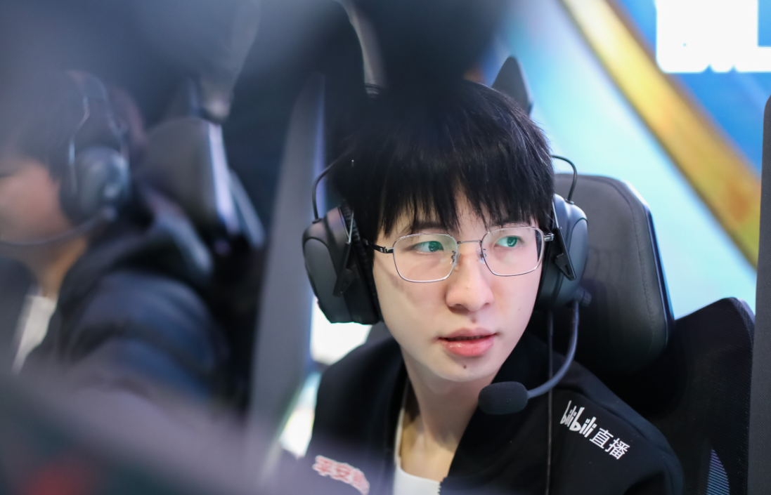 微博杯：Elk痛击老东家！BLG击败WEA晋级四强