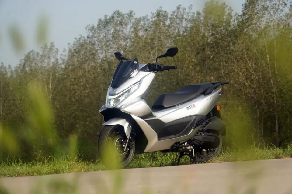 均衡得体、不争朝夕：春风150SC综合测评_腾讯新闻