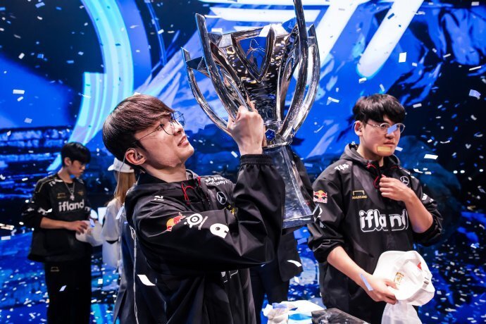 差距悬殊！S13夺冠后Faker中单荣誉图火了，冠军超过其他四人总和_腾讯新闻