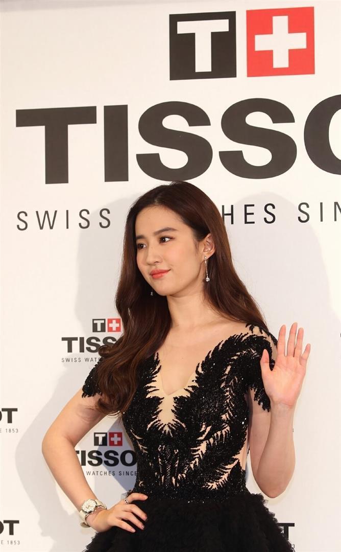 谁懂啊！刘亦菲天梭活动生图，这才是真正的人间富贵花_腾讯新闻