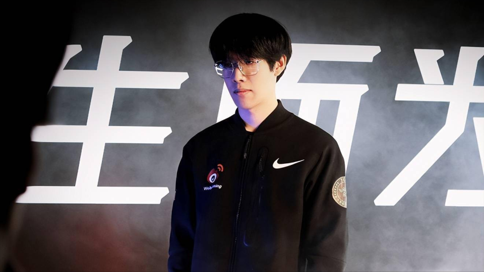 Sneaky再晒女装作品！C9官方：你太辣了，欧洲刚子霸气应援WBG_腾讯新闻