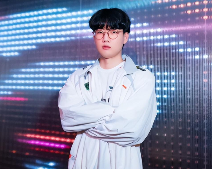 Viper接受采访，说出当年离开LPL的原因，直言留下会有比现在更好的待遇_腾讯新闻