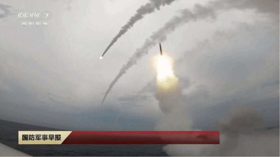 109东莞舰即将入列，055型前后两个批次，将拥有14-16艘的规模？_腾讯新闻