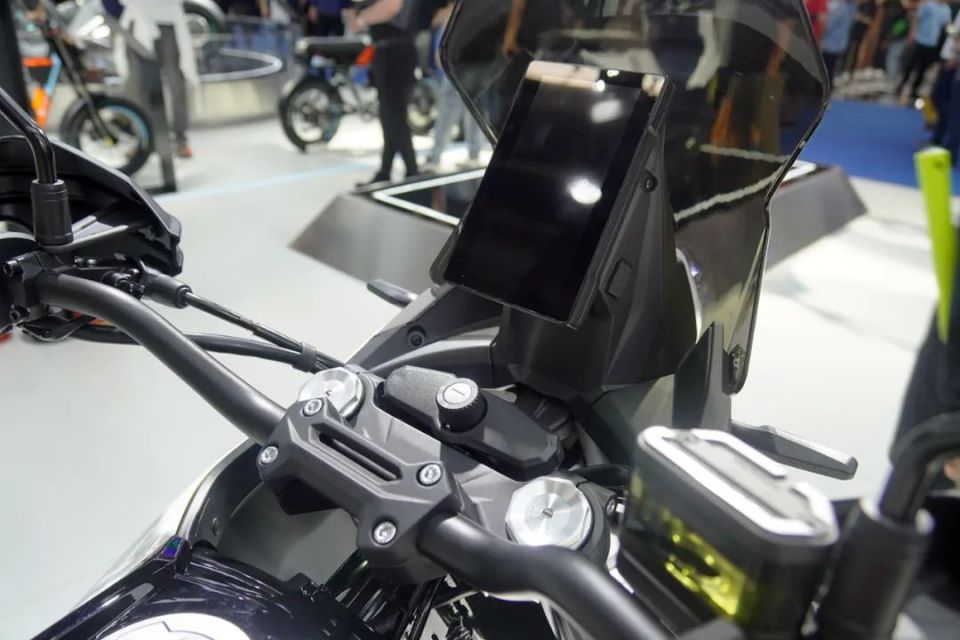 硬核对味 轻量级ADV新贵登场：凯威MBP寻迹者Finder T250X_腾讯新闻