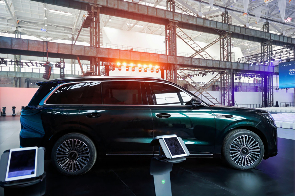 奇瑞对旗舰SUV下手了！风云T11续航破1400km，大尺寸一体屏很特别_腾讯新闻