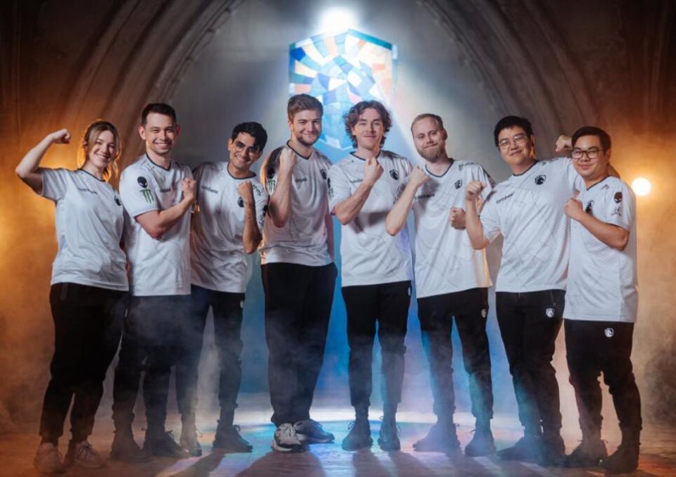 又有一支战队模仿S8的RNG，抽签完集体大笑，直接笑到S14_腾讯新闻