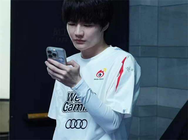 原来AD才是WBG的核心，特意“点”TheShy，让他季后赛别再一轮游_腾讯新闻