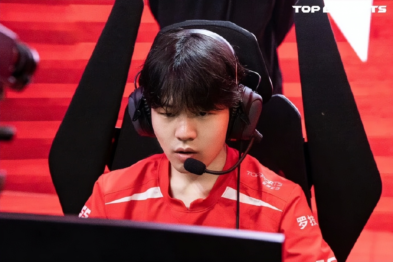 海外网友热议TES不敌TT：如果Knight在，TES绝对不会输TT