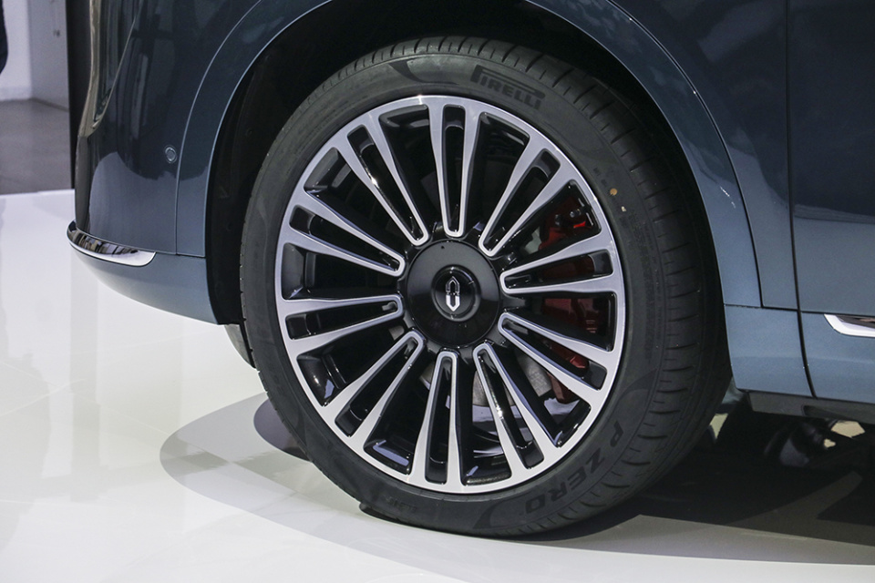 问界M9静态体验，配备激光雷达+ISD交互大灯，轴距达3110mm_腾讯新闻