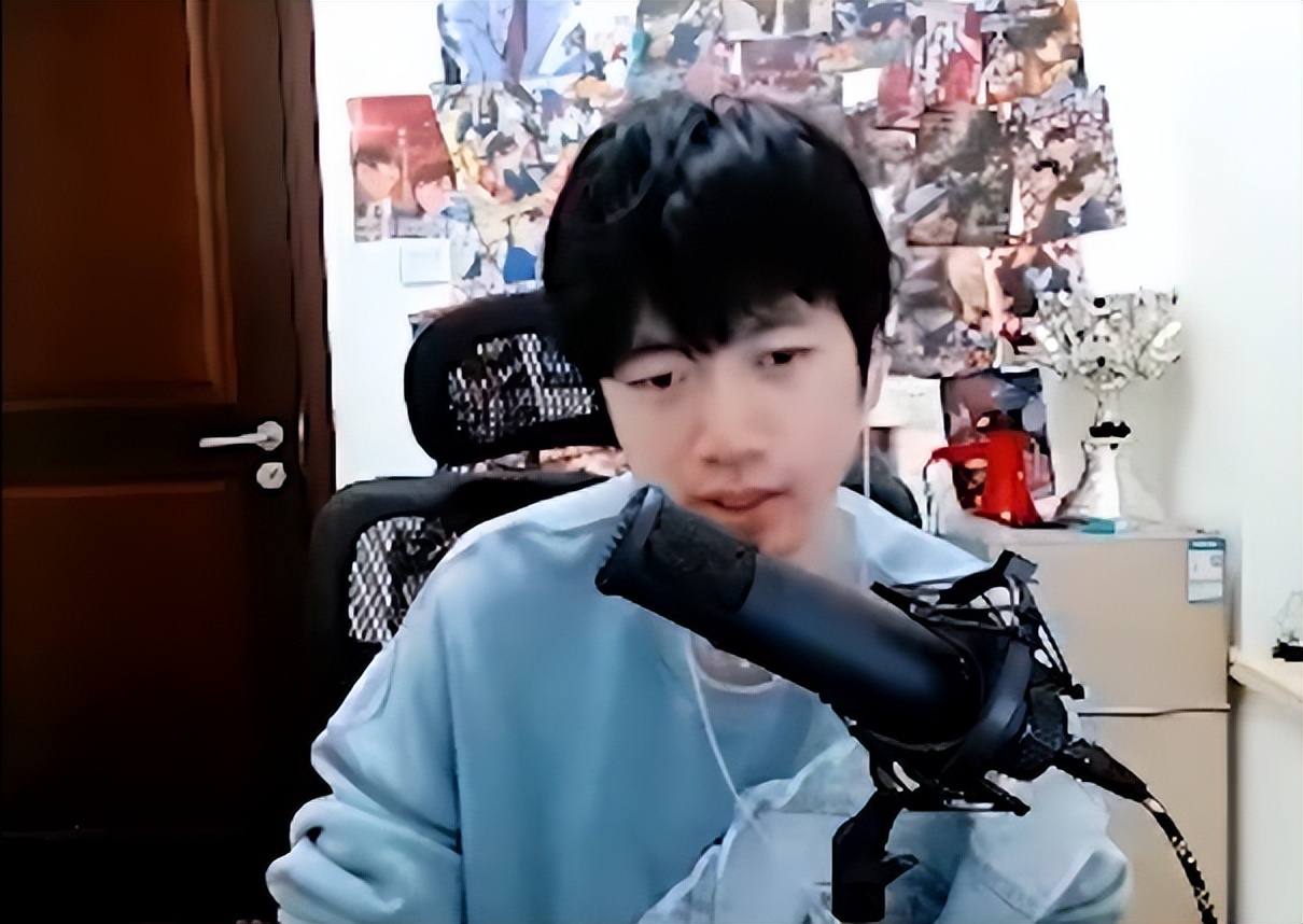 打野Xinyi透露，Scout可能和EDG谈崩了，这位冠军中单会失业吗