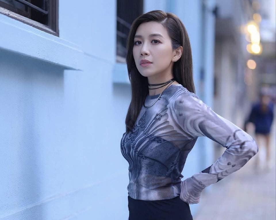 又走一个！TVB当家花旦黄智雯宣布离巢，和公司结束16年宾主关系_腾讯新闻