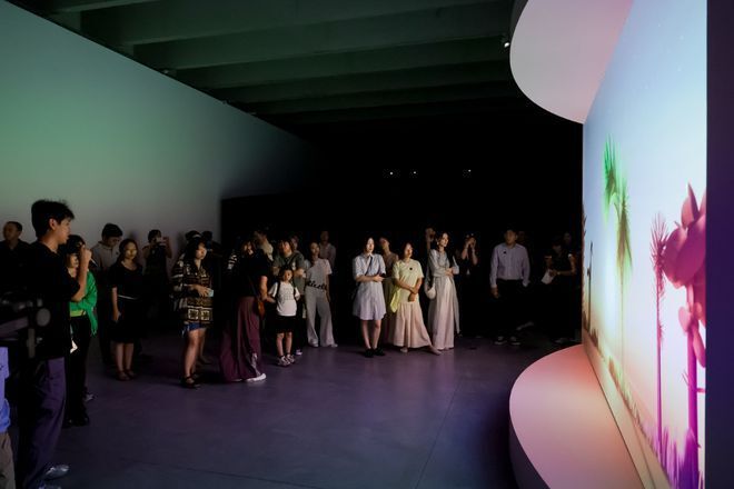 798CUBE重磅呈现Universal Everything中国首展《未来的你：行走的进化》_腾讯新闻