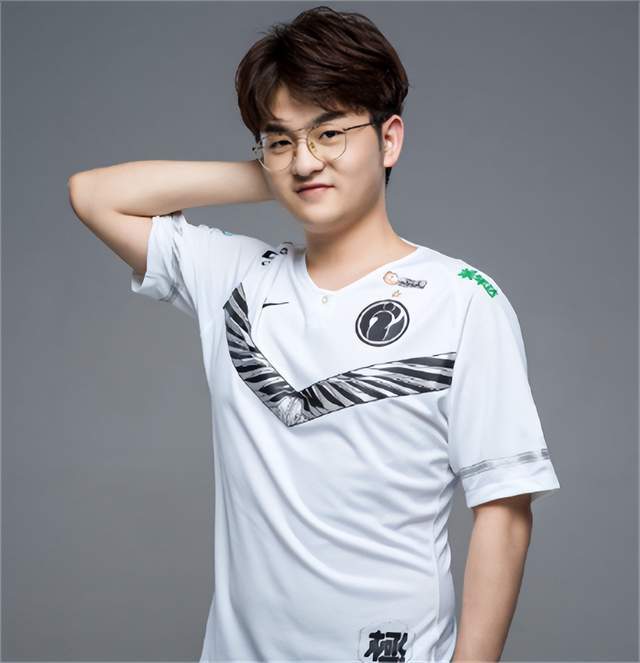 网友自制LPL待业选手名单，圣枪哥Doinb在列，AD全是怪物！