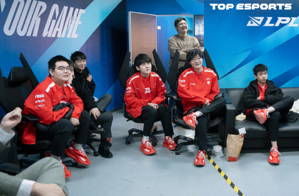 LPL官方合同库更新：左手和BLG签约2年！Ruler和JDG续约2年_腾讯新闻