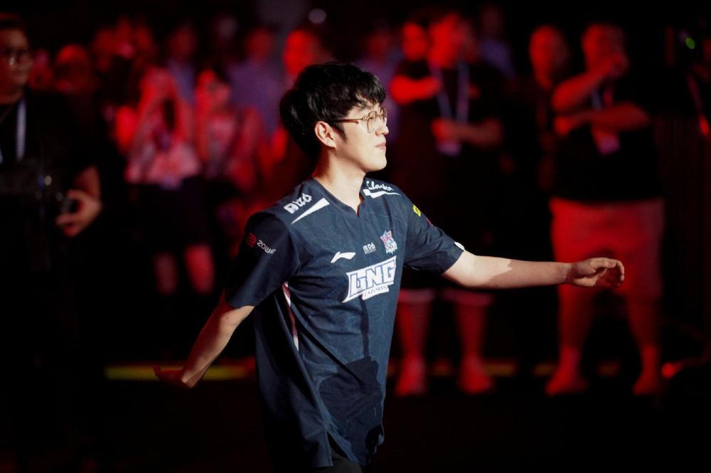 LNG战胜EDG，拿下S13世界赛三号种子资格！下路被打穿了呀_腾讯新闻