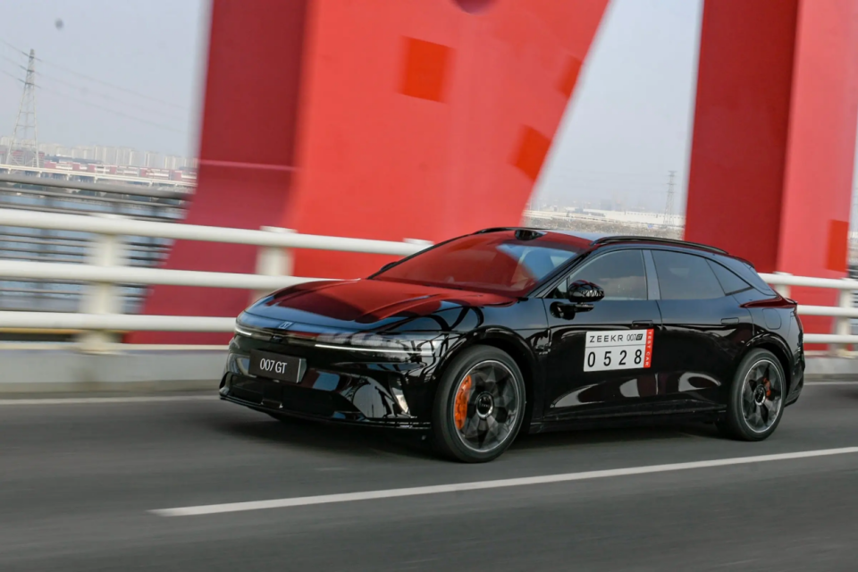 极氪007GT即将来袭，配备空悬，蔚来ET5T还香吗？_腾讯新闻