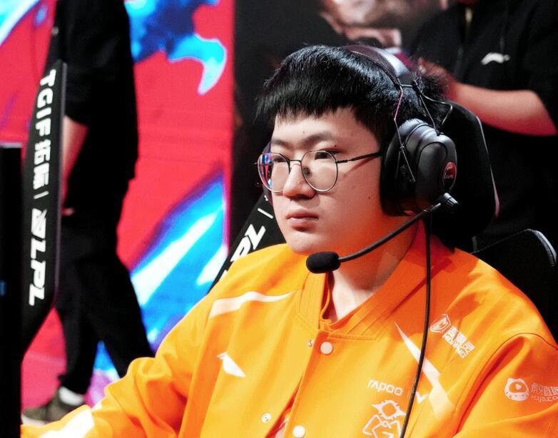 Able被爆料将回归LPL，陪玩行业不好做，cube彻底成为小丑_腾讯新闻