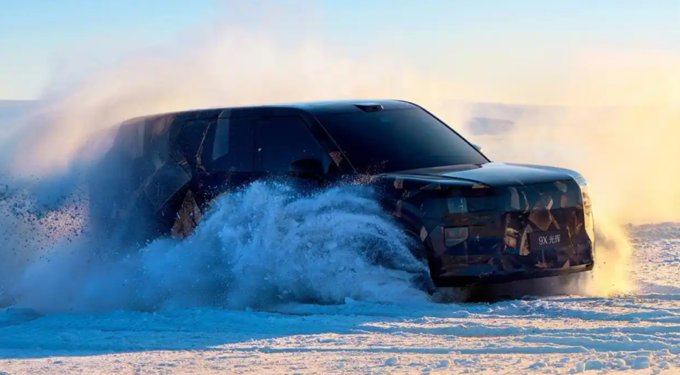 号称“全球超豪华SUV新旗舰”，极氪9X 光辉发布，售价或超100万_腾讯新闻