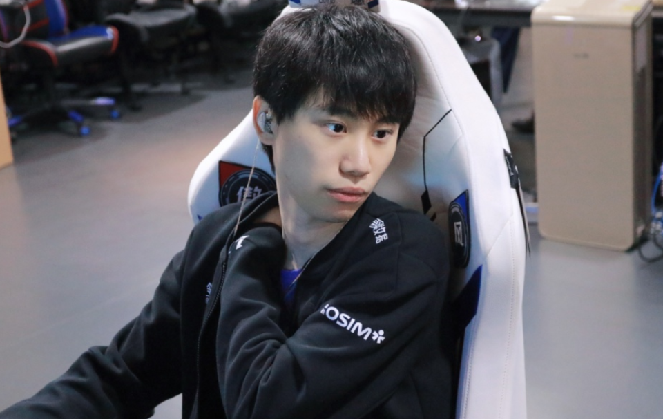 决裂！Doinb爆料：牛宝因为Tian退役！Tian反击：讨厌爱演的人_腾讯新闻