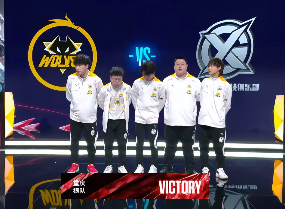 狼队揭幕战横扫XYG，小胖双斩mvp发挥亮眼，妖刀却“不讲武德”