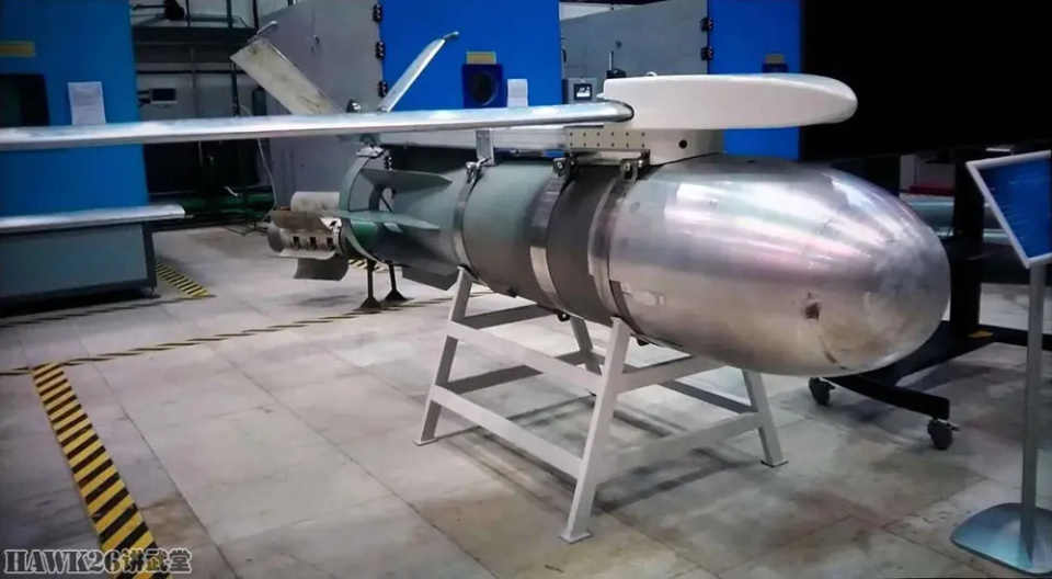 视频解读：FAB-3000滑翔制导炸弹带来的震撼 俄军投下超重型武器_腾讯新闻